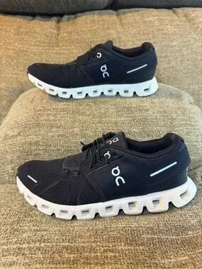 On Clouds | Shoes | On Running Womens On Cloud 5 Sneakers In Blackwhite ...